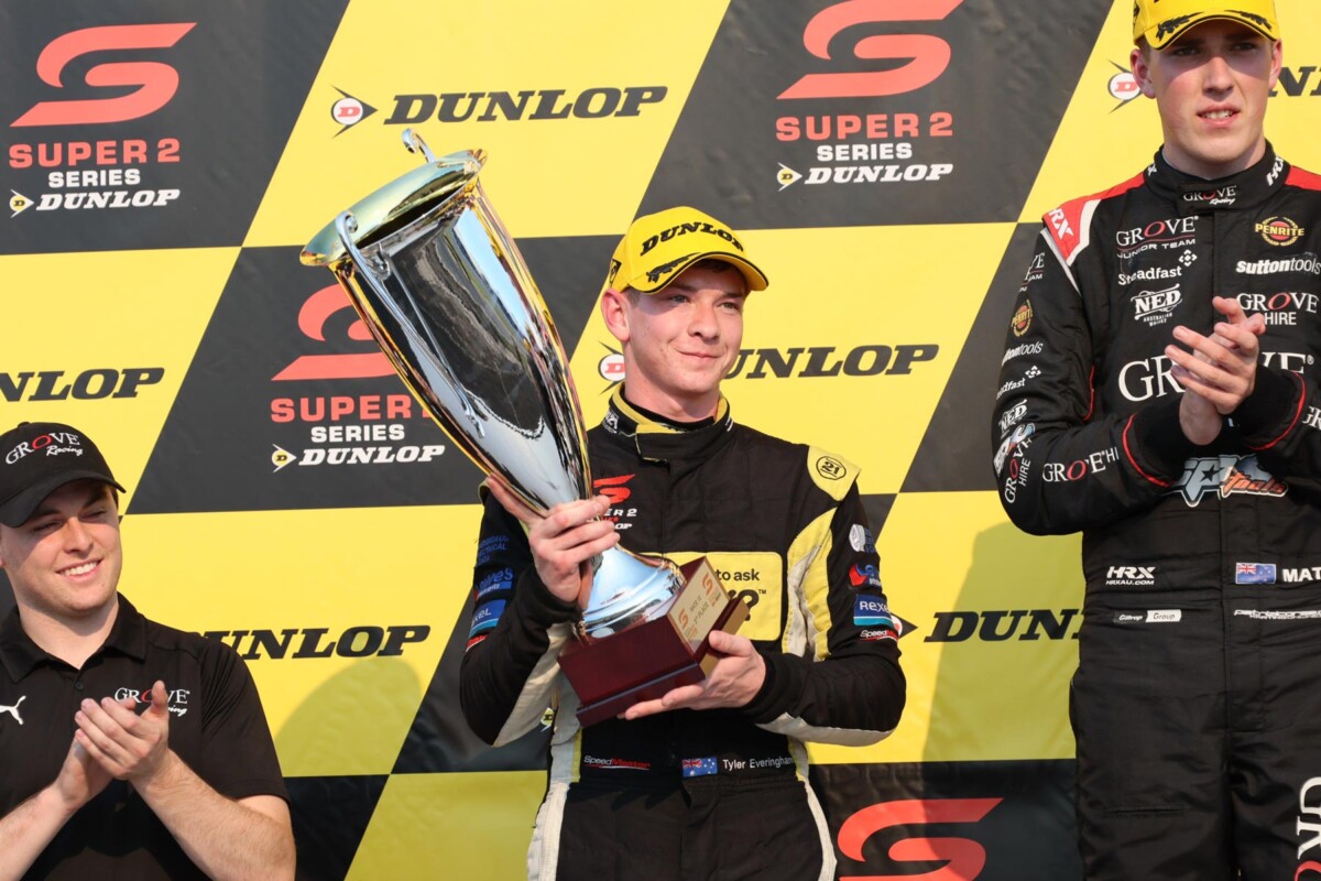 MW Motorsport – V8 Supercars Dunlop Series.