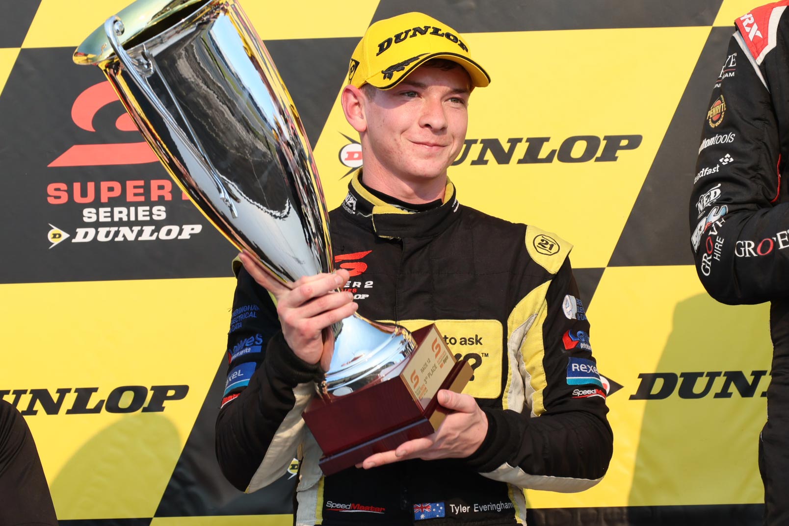 MW Motorsport – V8 Supercars Dunlop Series.